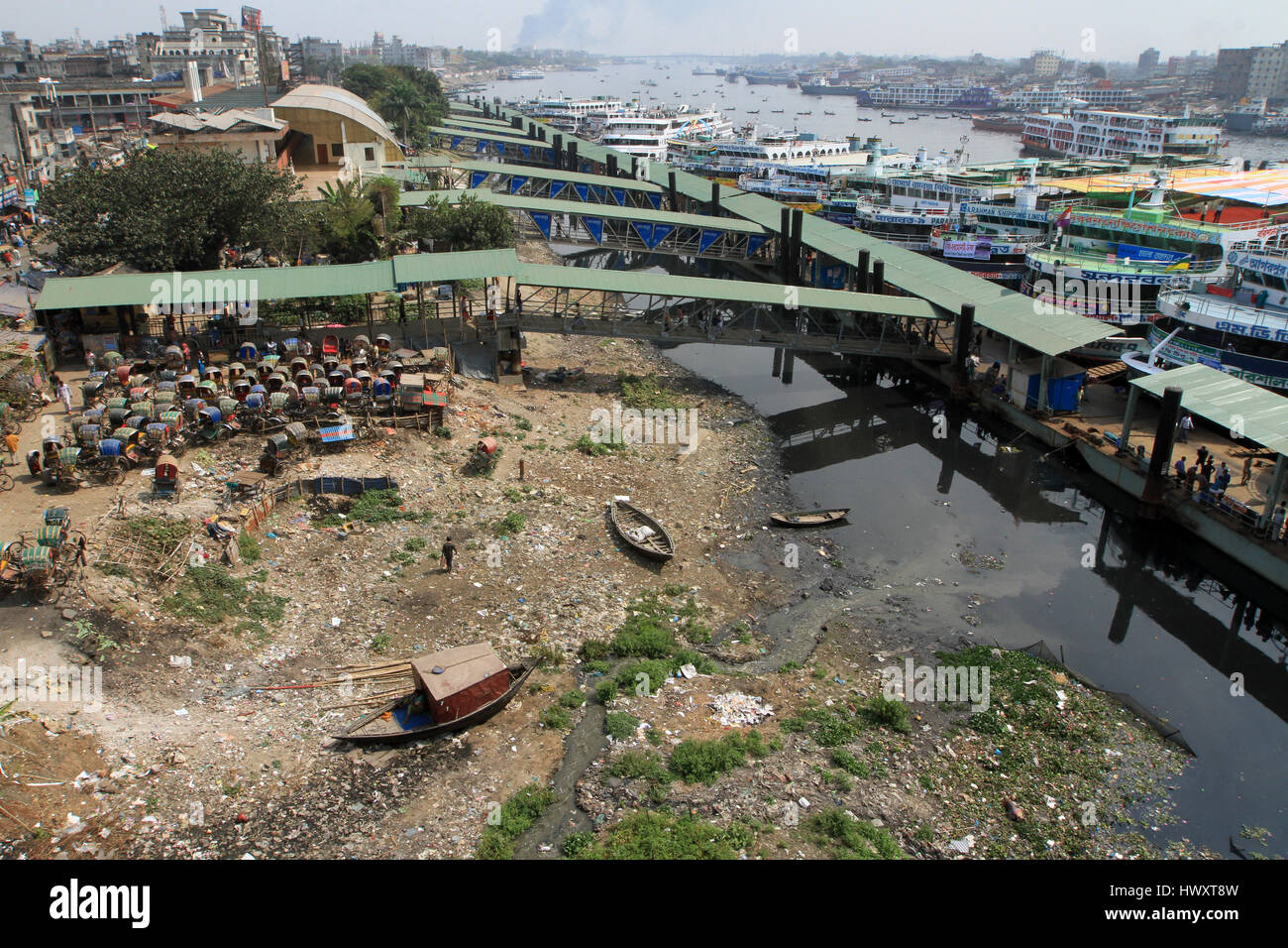 Dhaka waterway terminal hi-res stock photography and images - Alamy
