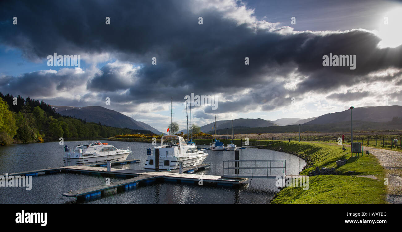 Canal boats scotland hi-res stock photography and images - Alamy