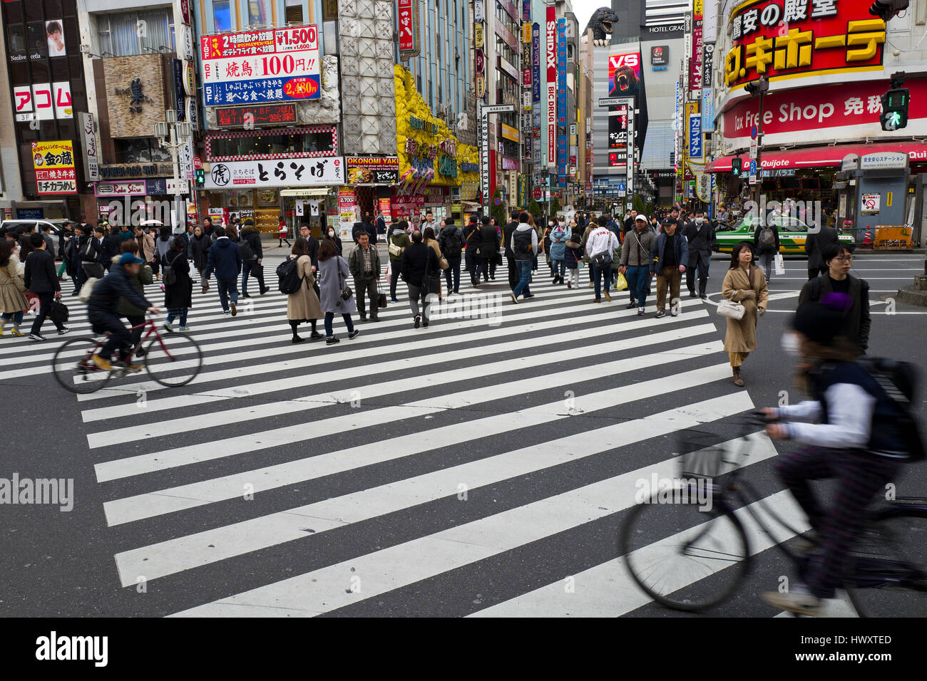 Shinjuku tokyo shops hi-res stock photography and images - Alamy