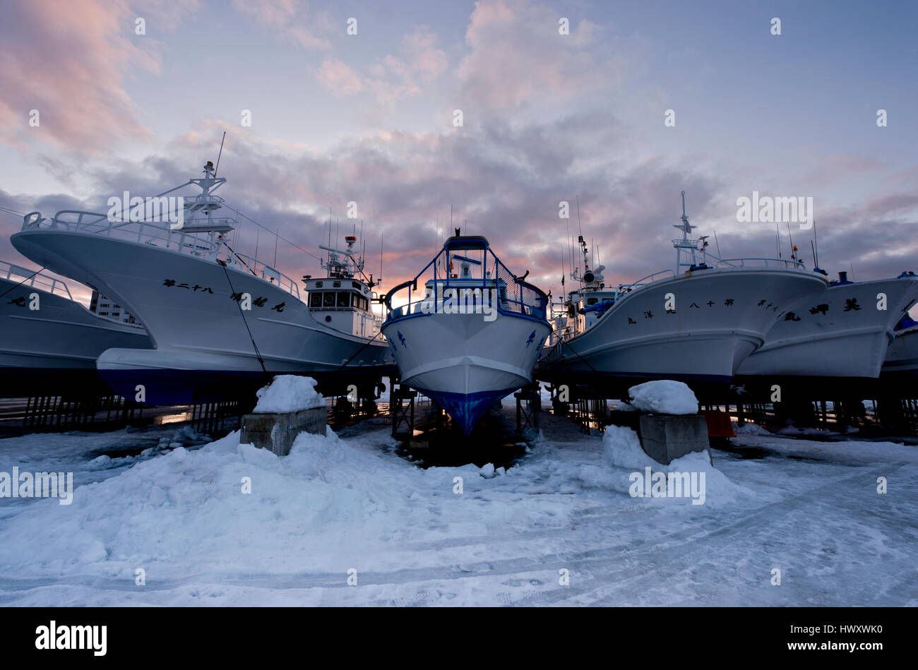 Traditional japanese boats hi-res stock photography and images - Alamy