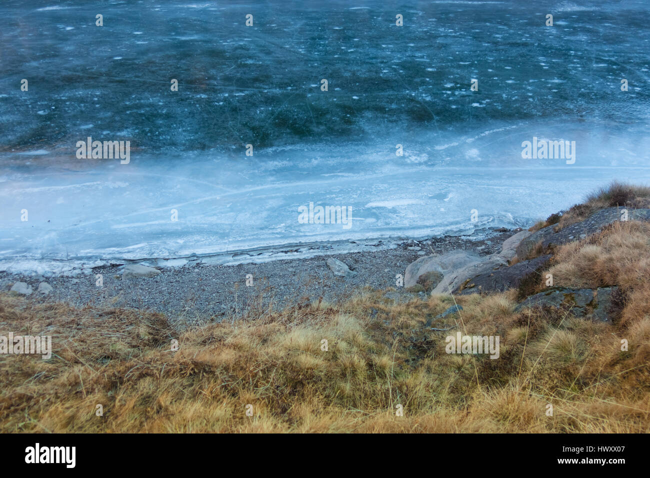 Iced lake hi-res stock photography and images - Alamy