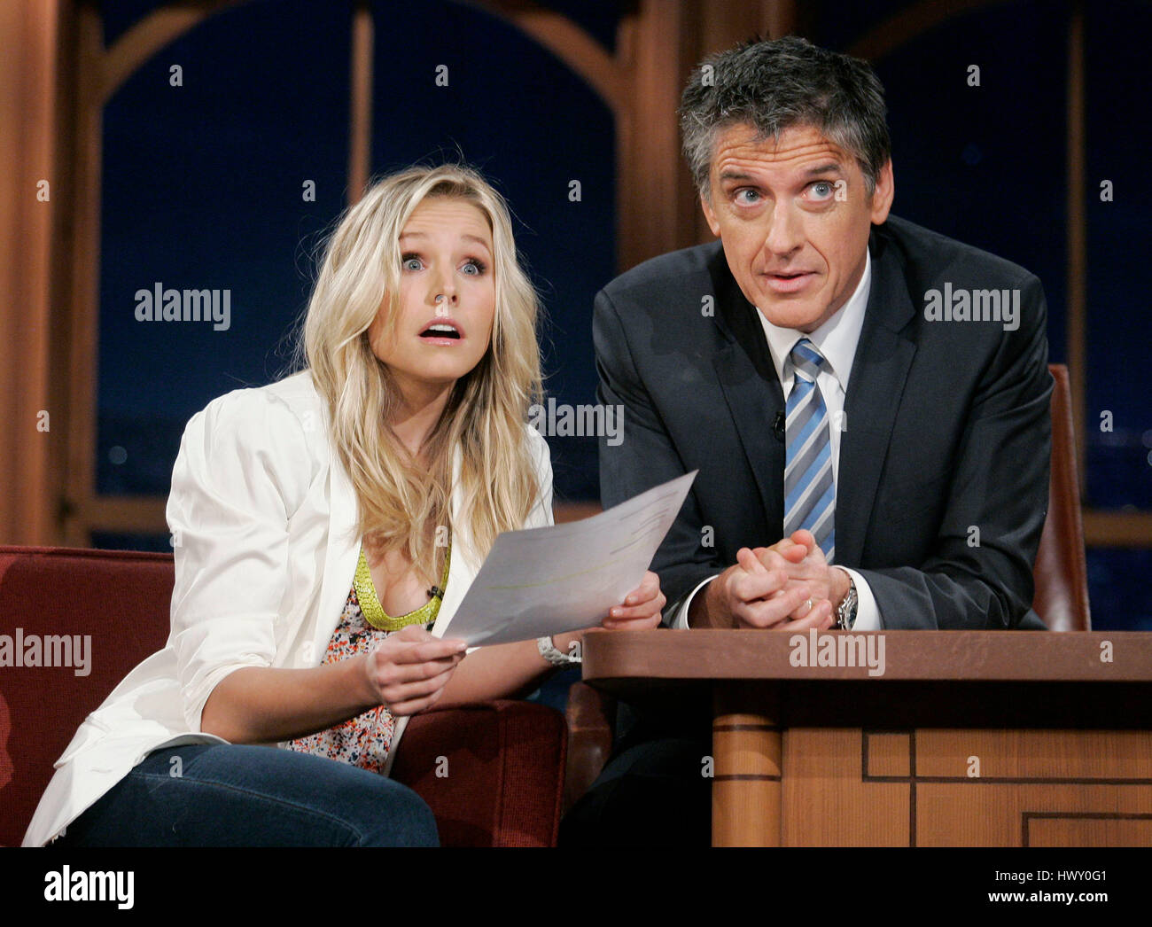 Actress Kristen Bell Left Reads Viewer Email With Host Craig Ferguson 3972
