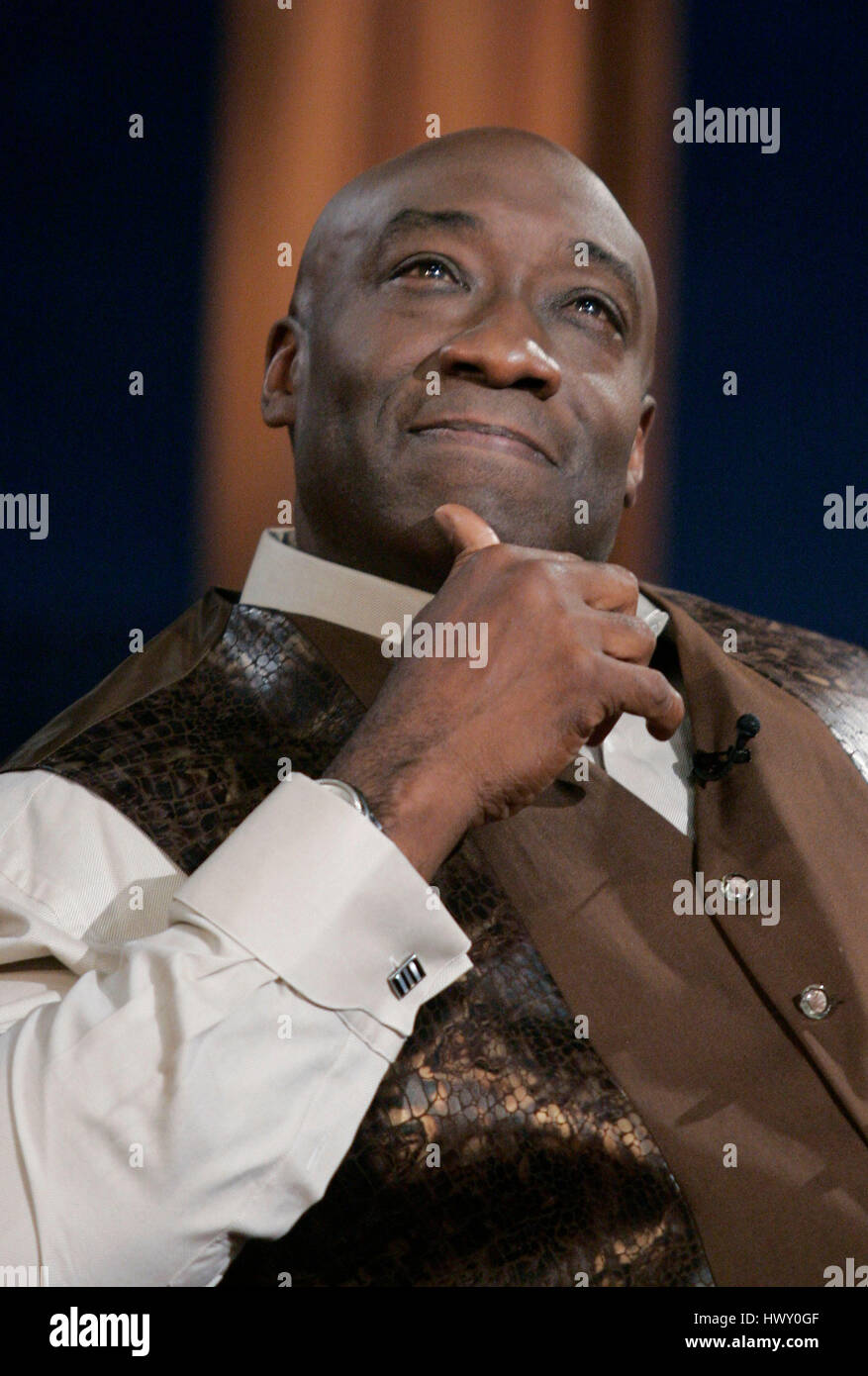 Actor michael craig hi-res stock photography and images - Alamy