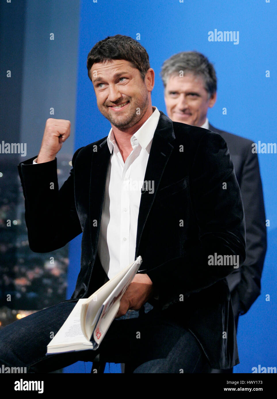 Actor Gerard Butler, left, reads an excerpt from Craig Ferguson's book ...