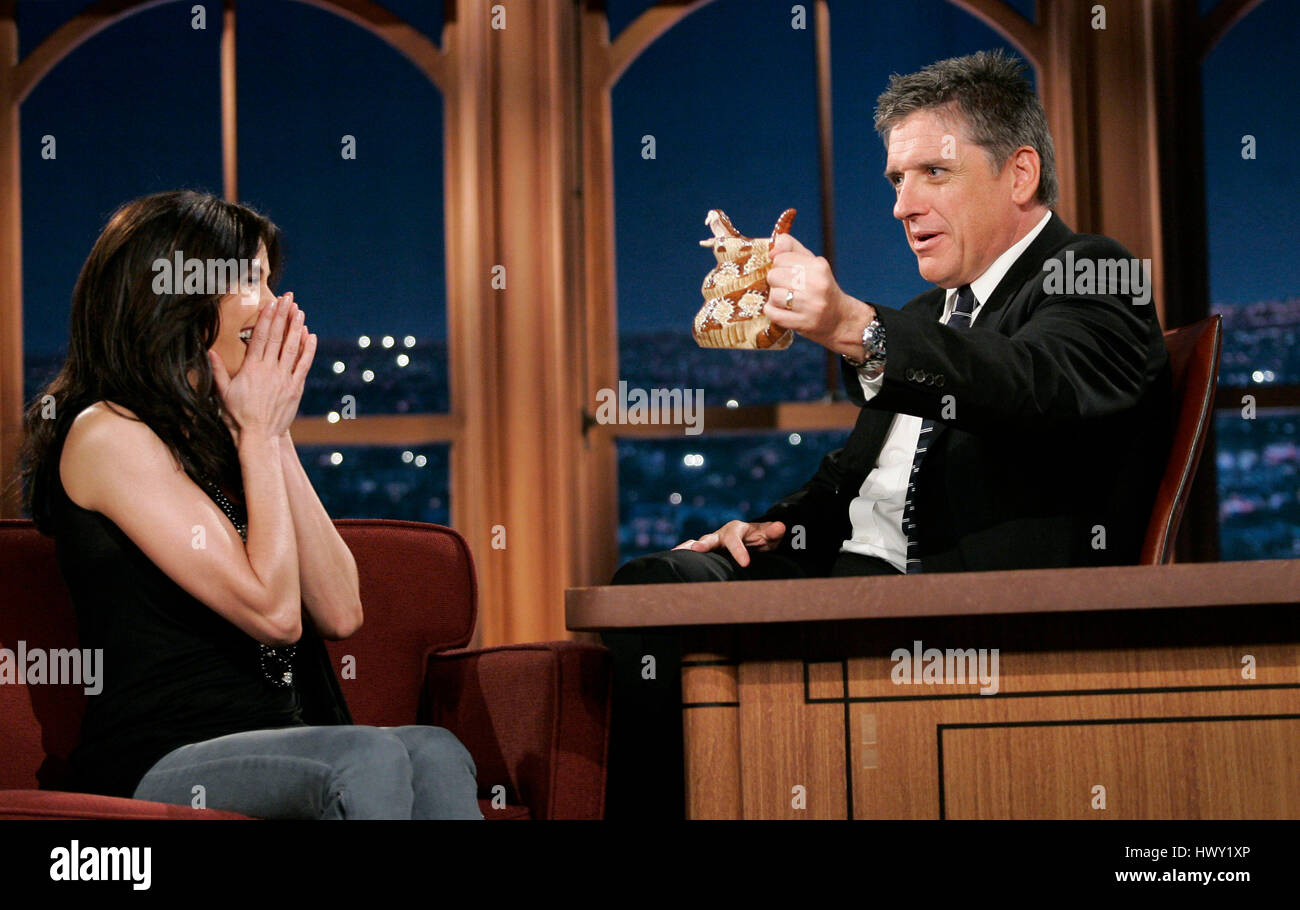 Actress Teri Hatcher, left, chats with host Craig Ferguson about her ...