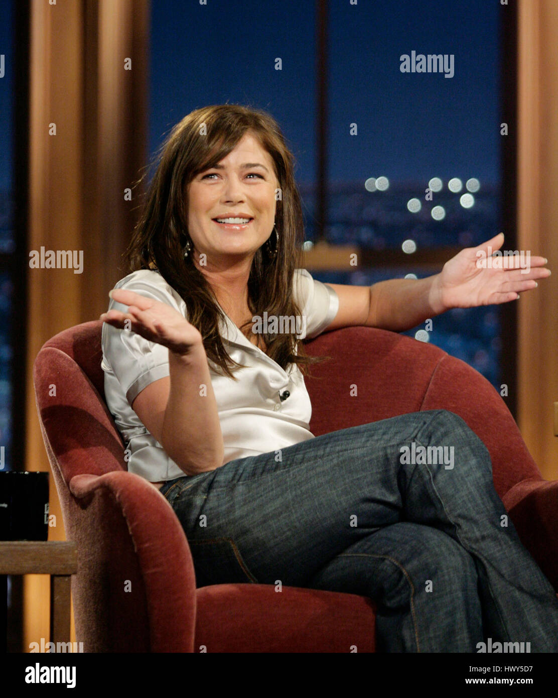 Maura Tierney Legs