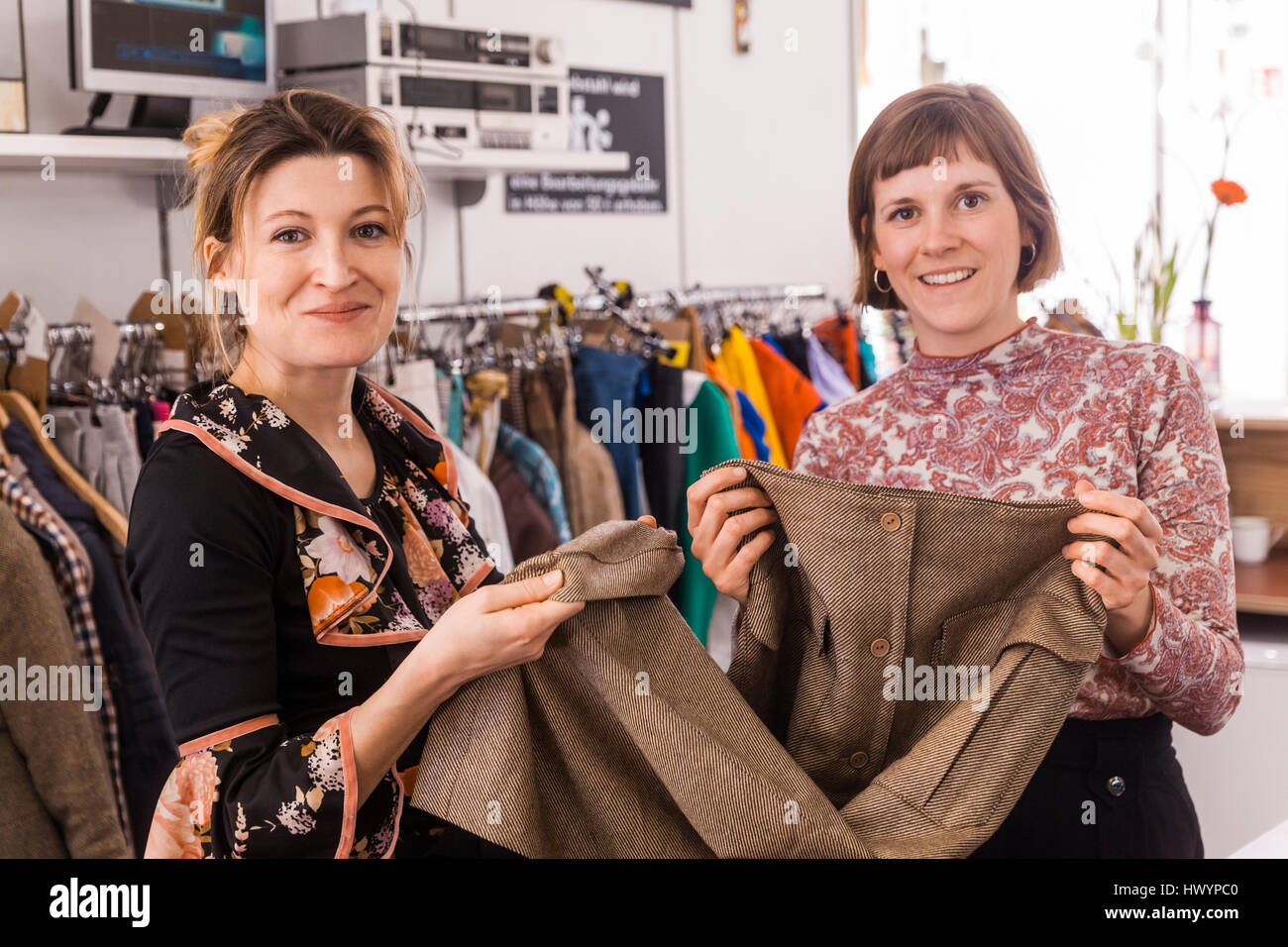 Portrait of two women in a second hand shop Stock Photo - Alamy