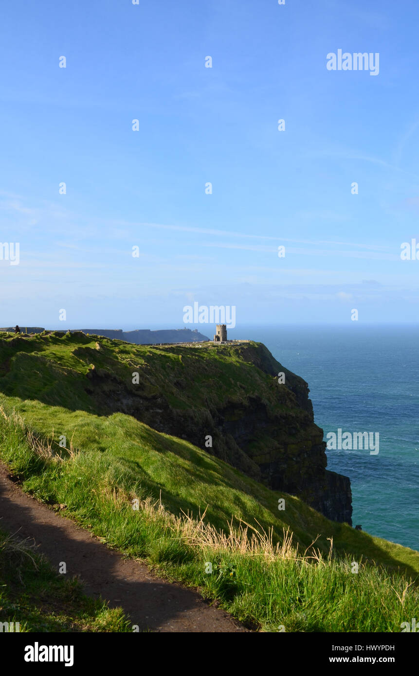 Beautiful sweeping views of O'Brien's Tower along the Cliff's of Moher ...