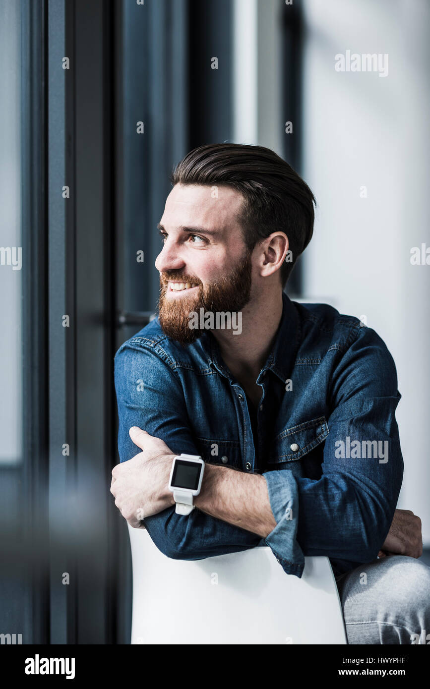 Man wearing smartwatch office hi-res stock photography and images - Alamy