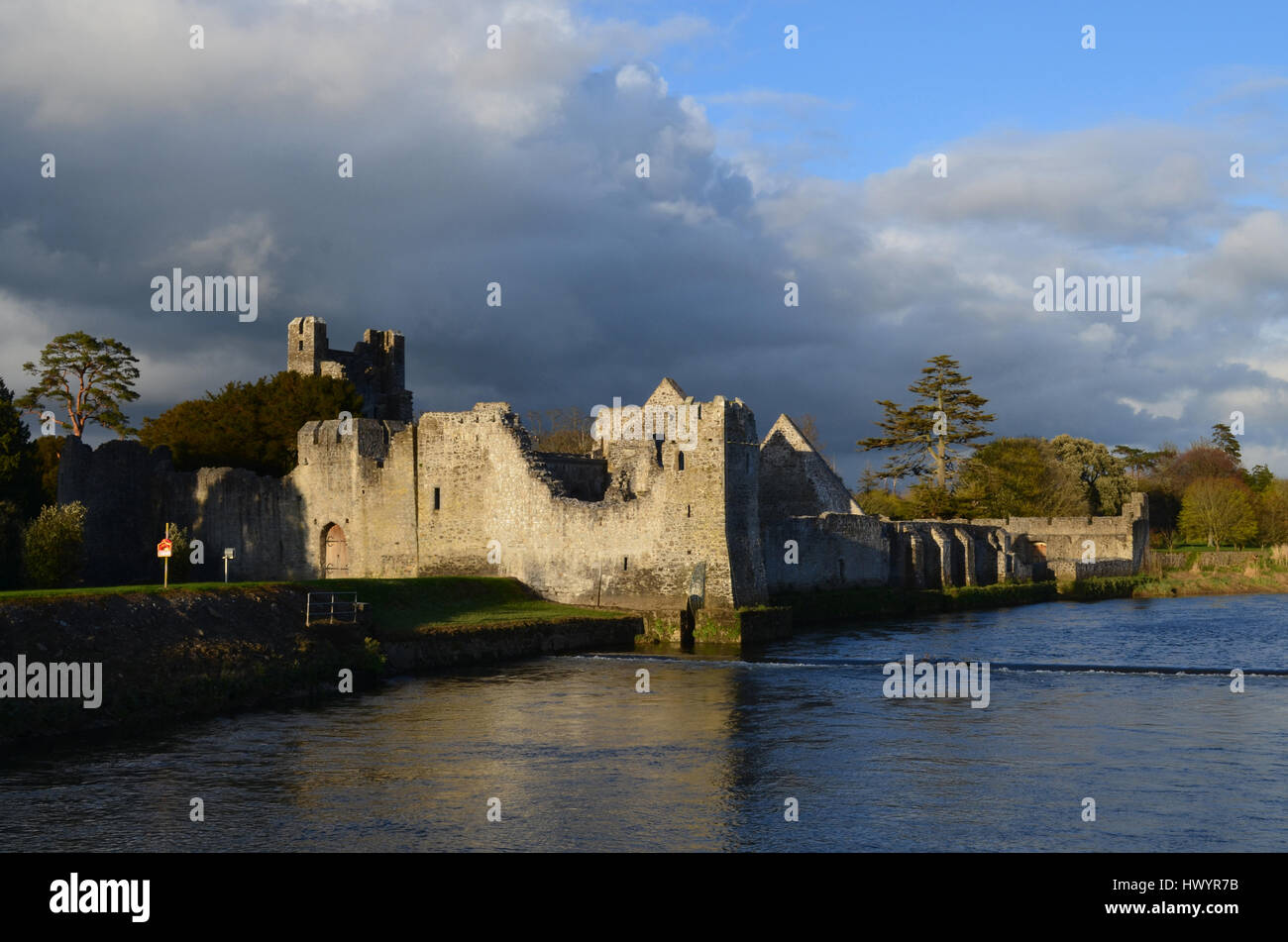 Adare ruins hi-res stock photography and images - Alamy