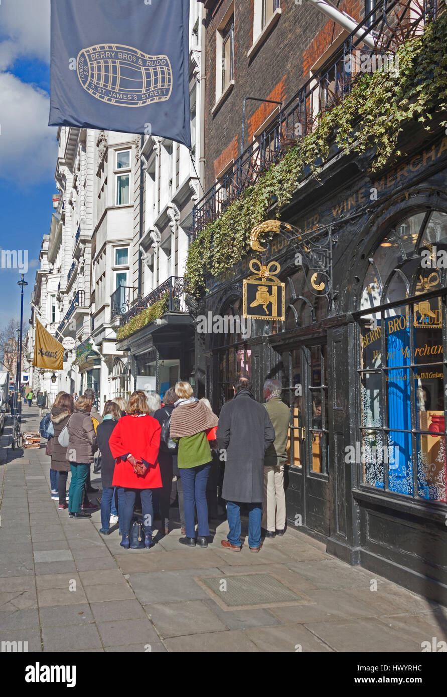 London, St James's A group of tourists in St James's Street Stock Photo ...