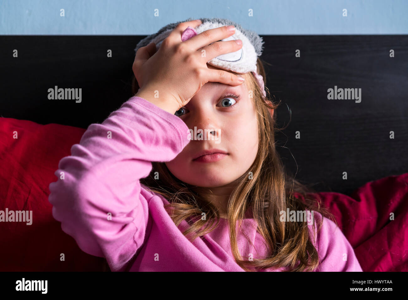 Girl staring at her hand hi-res stock photography and images - Alamy