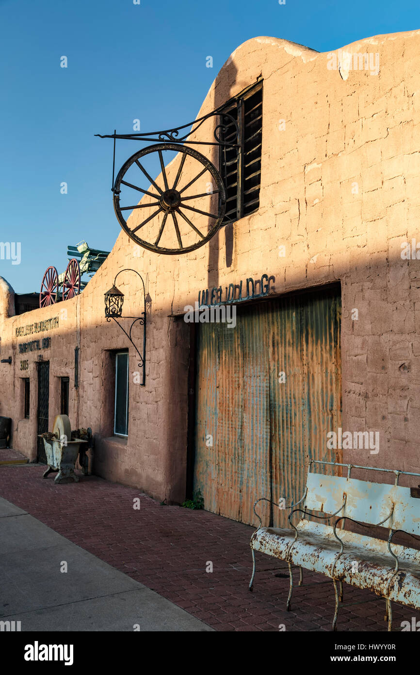 Cavalliere ornamental iron shop hi-res stock photography and images - Alamy