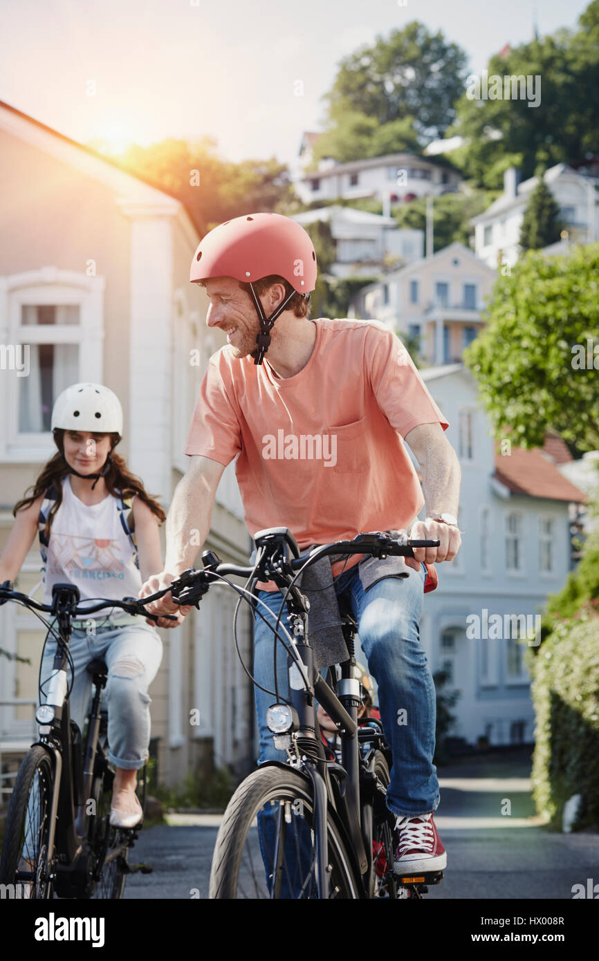 Family of 4 bikes hi-res stock photography and images - Alamy