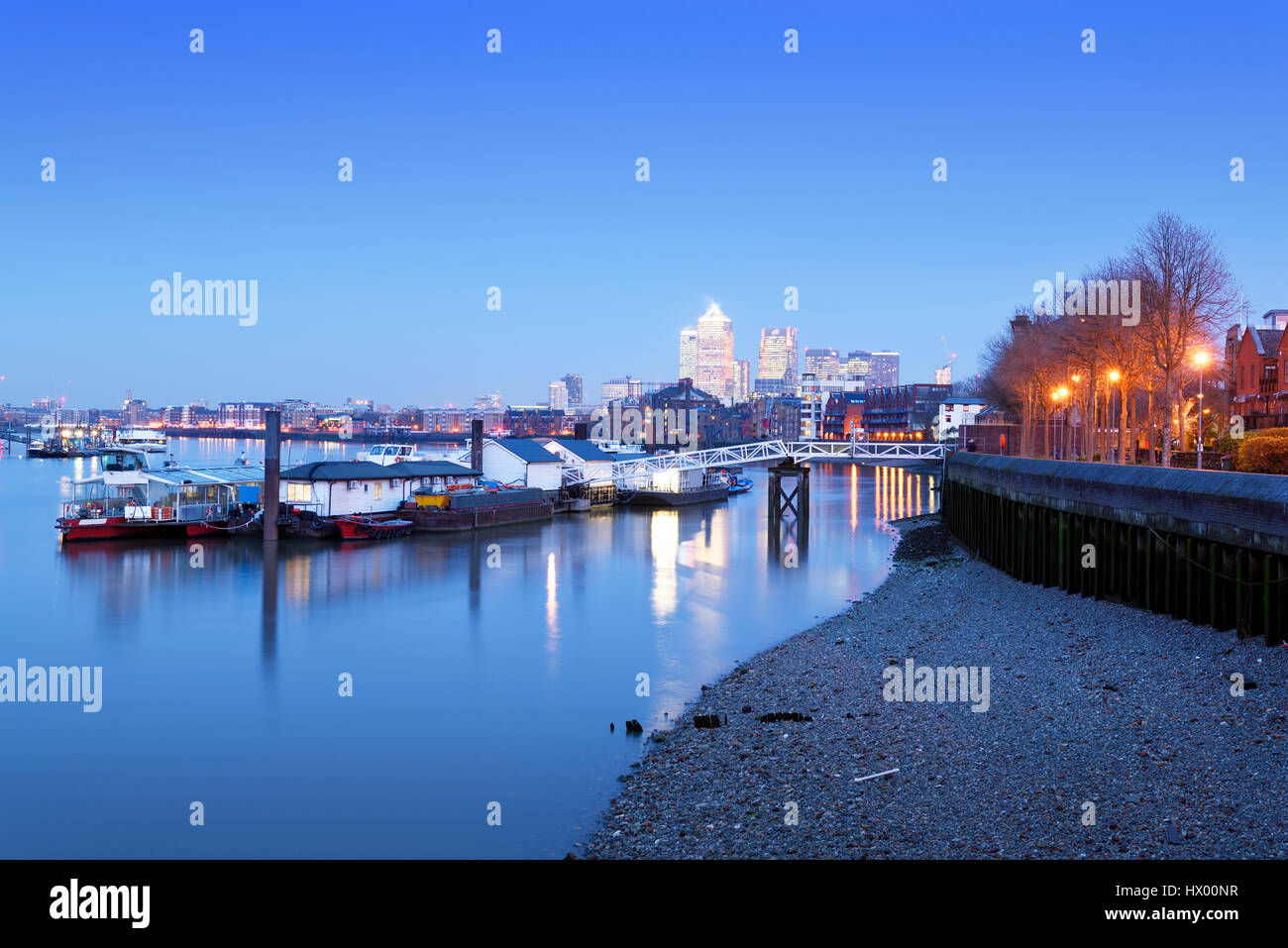 Floating workshops on river thames hi-res stock photography and images ...