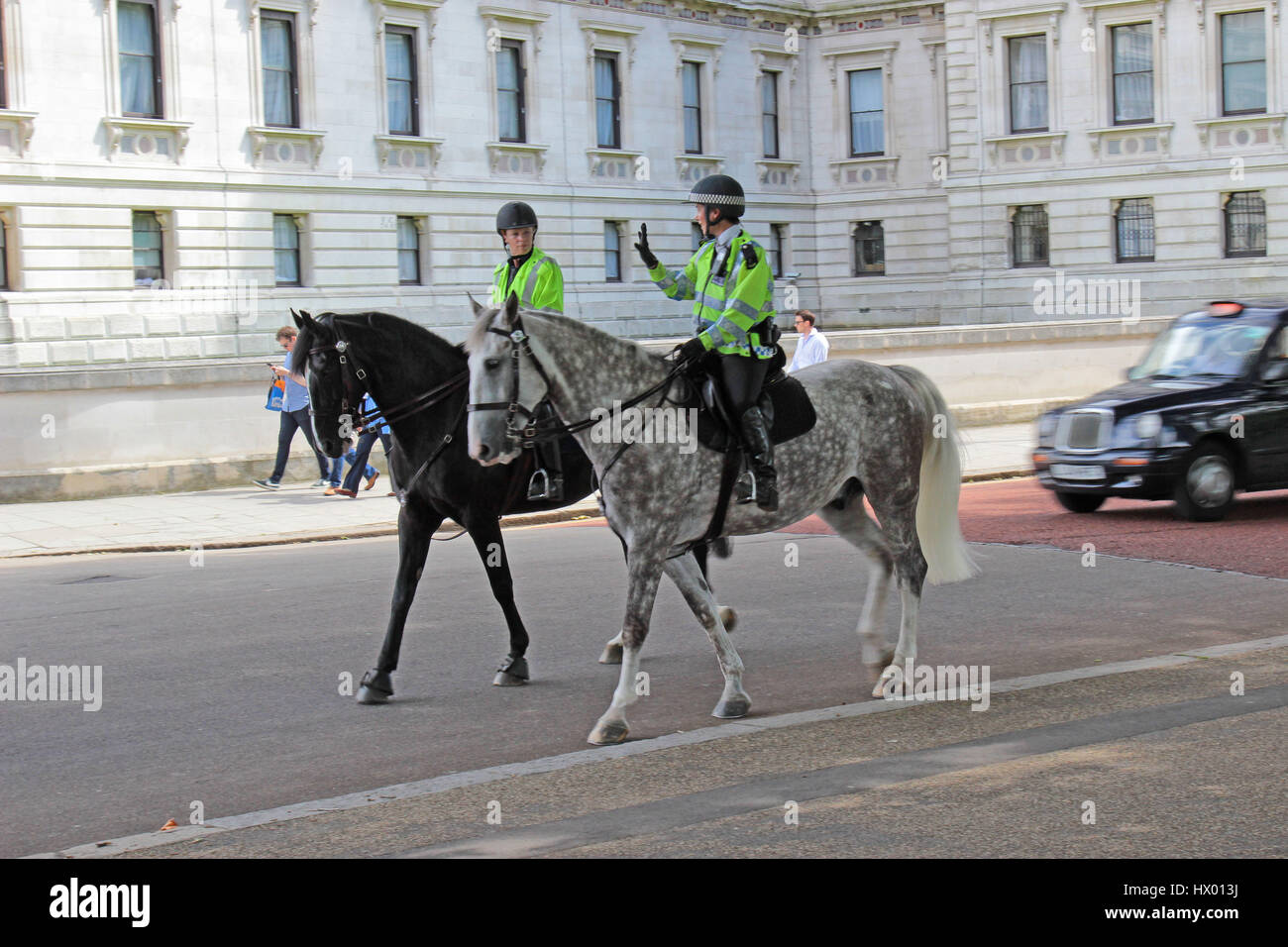 London england uk mounted police hi-res stock photography and images ...