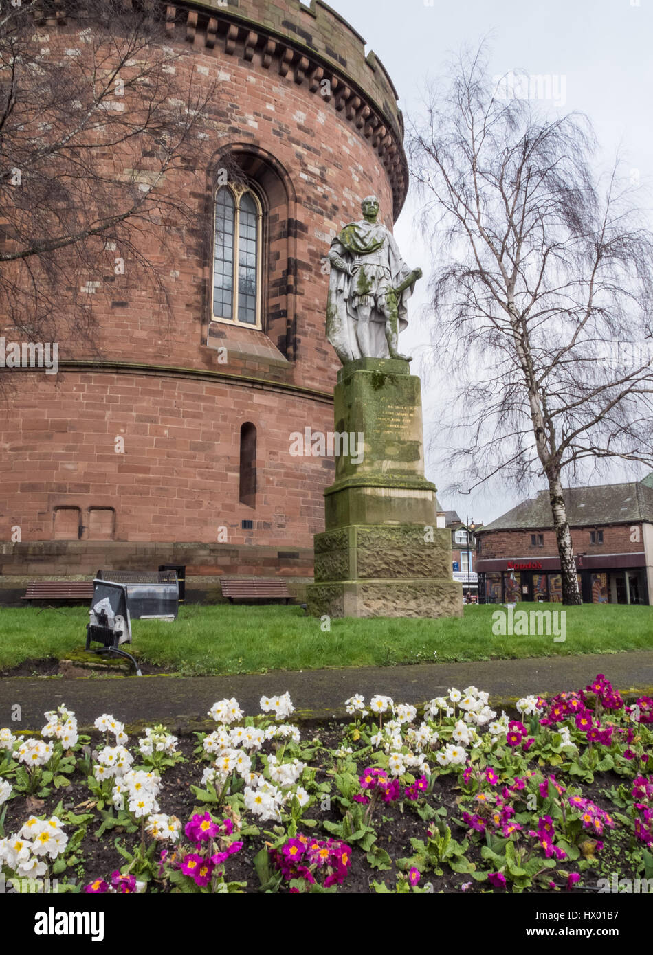 Earl of Lonsdale statue outside the citadel in Carlisle Stock Photo - Alamy