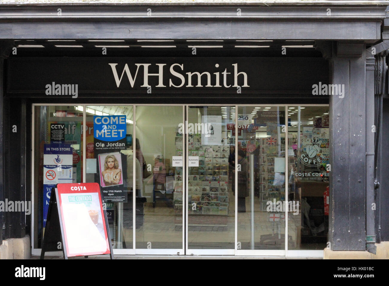 Whsmith shop hi-res stock photography and images - Alamy