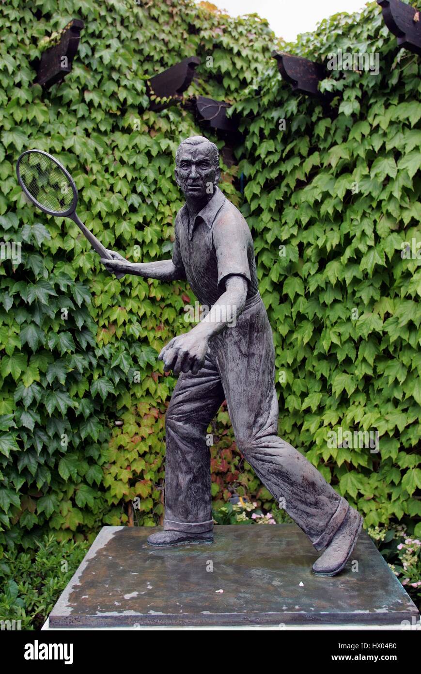 FRED PERRY STATUE WIMBLEDON LAWN TENNIS CLUB WIMBLEDON LAWN TENNIS CLUB ...