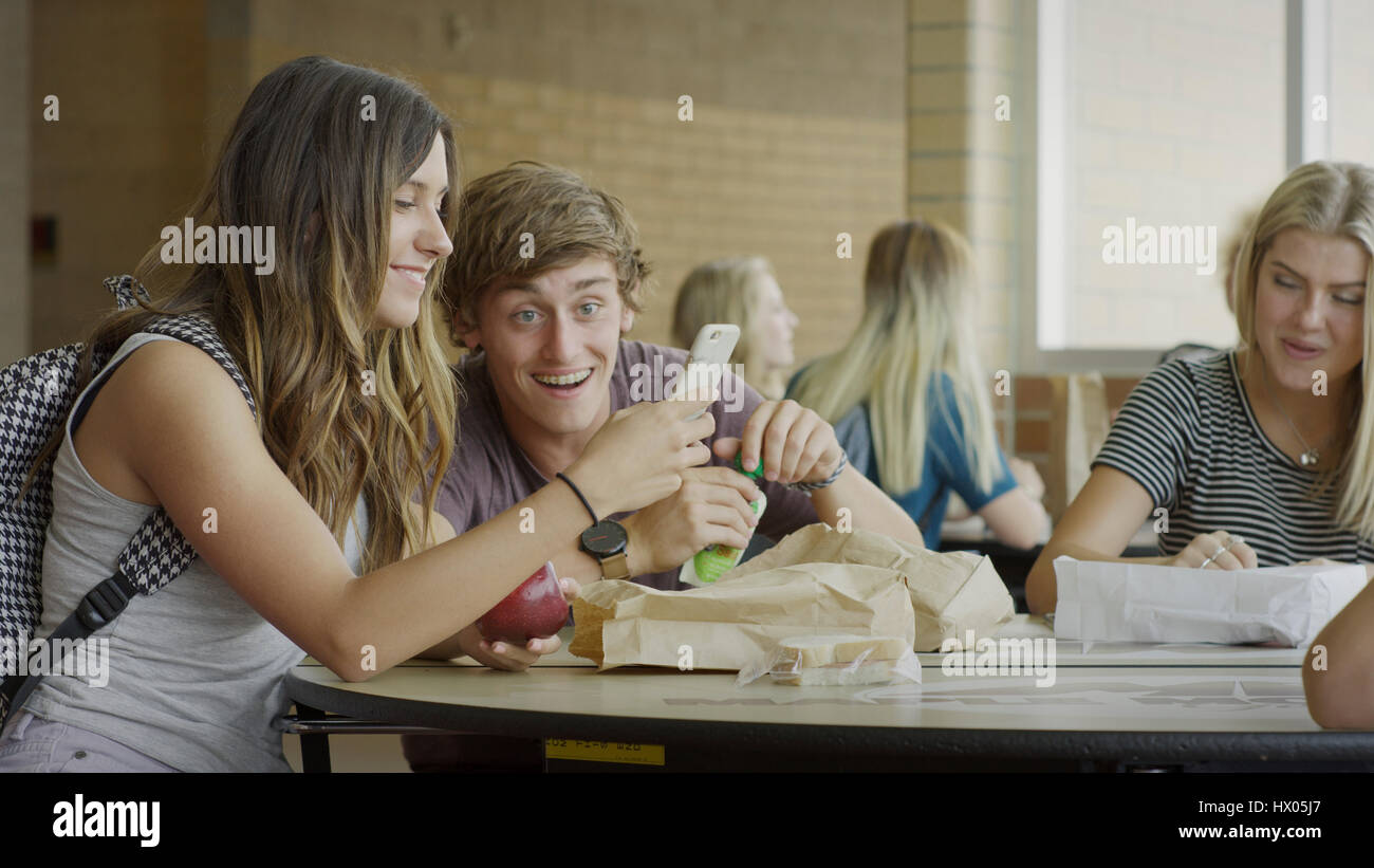 Students school eating lunch hi-res stock photography and images - Alamy