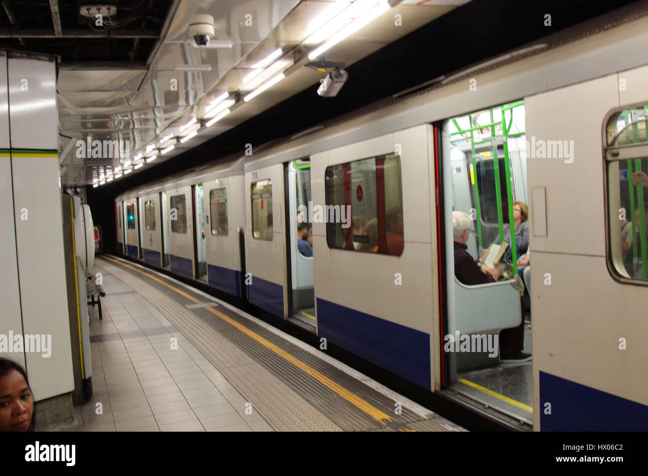 London underground tube train hi-res stock photography and images - Alamy
