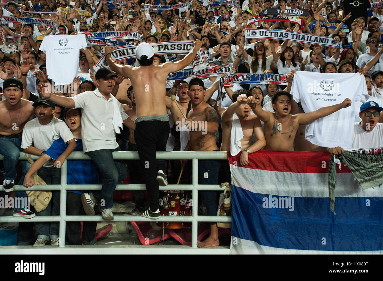 Saudi fans cheer national team hi-res stock photography and images - Alamy