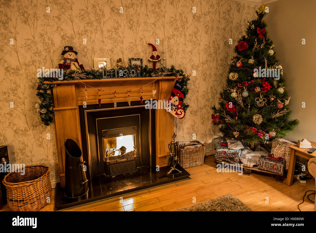 Christmas tree log fire hi-res stock photography and images - Alamy