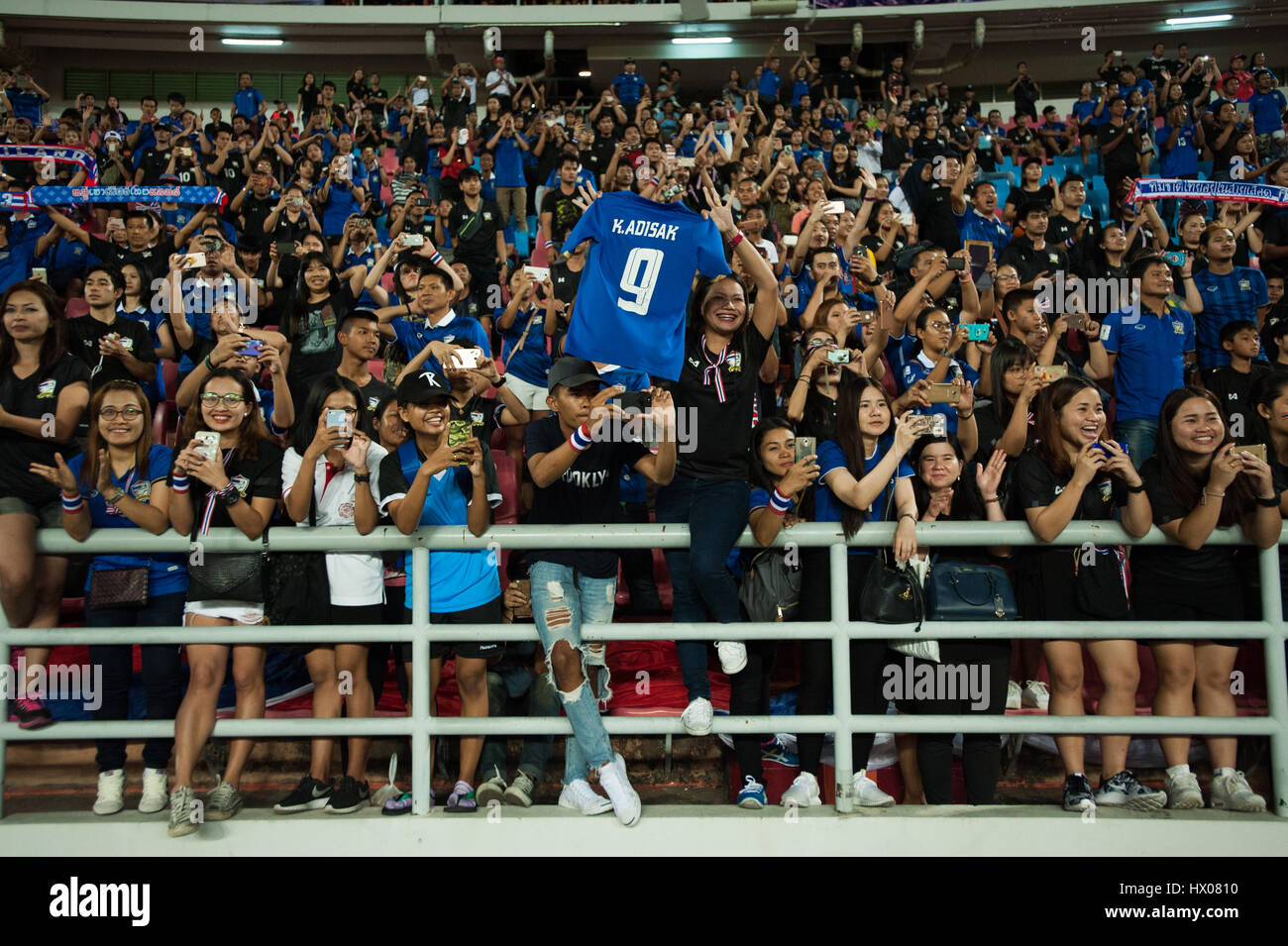 Saudi fans cheer national team hi-res stock photography and images - Alamy