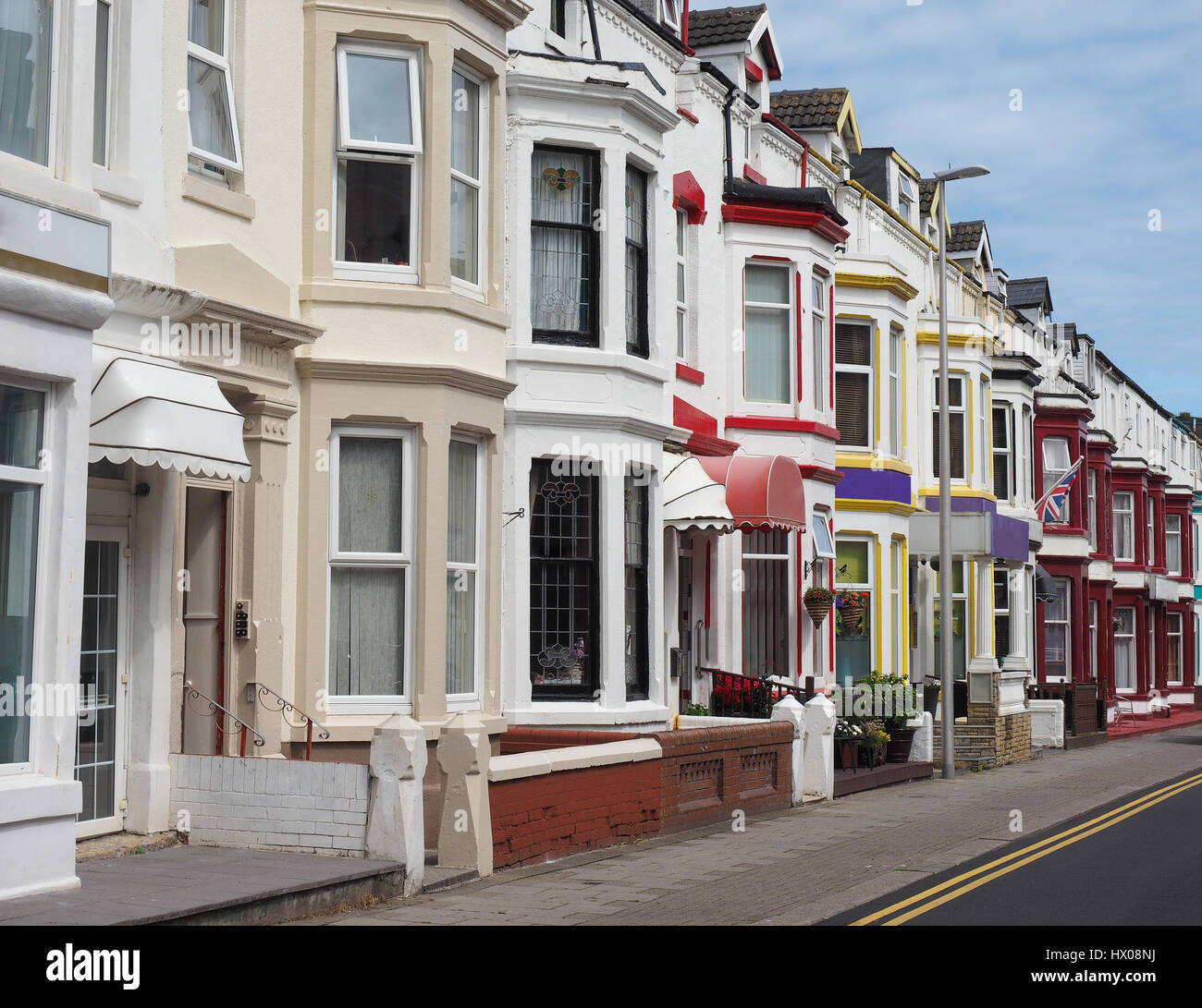 A row of traditional English terraced houses Stock Photo - Alamy