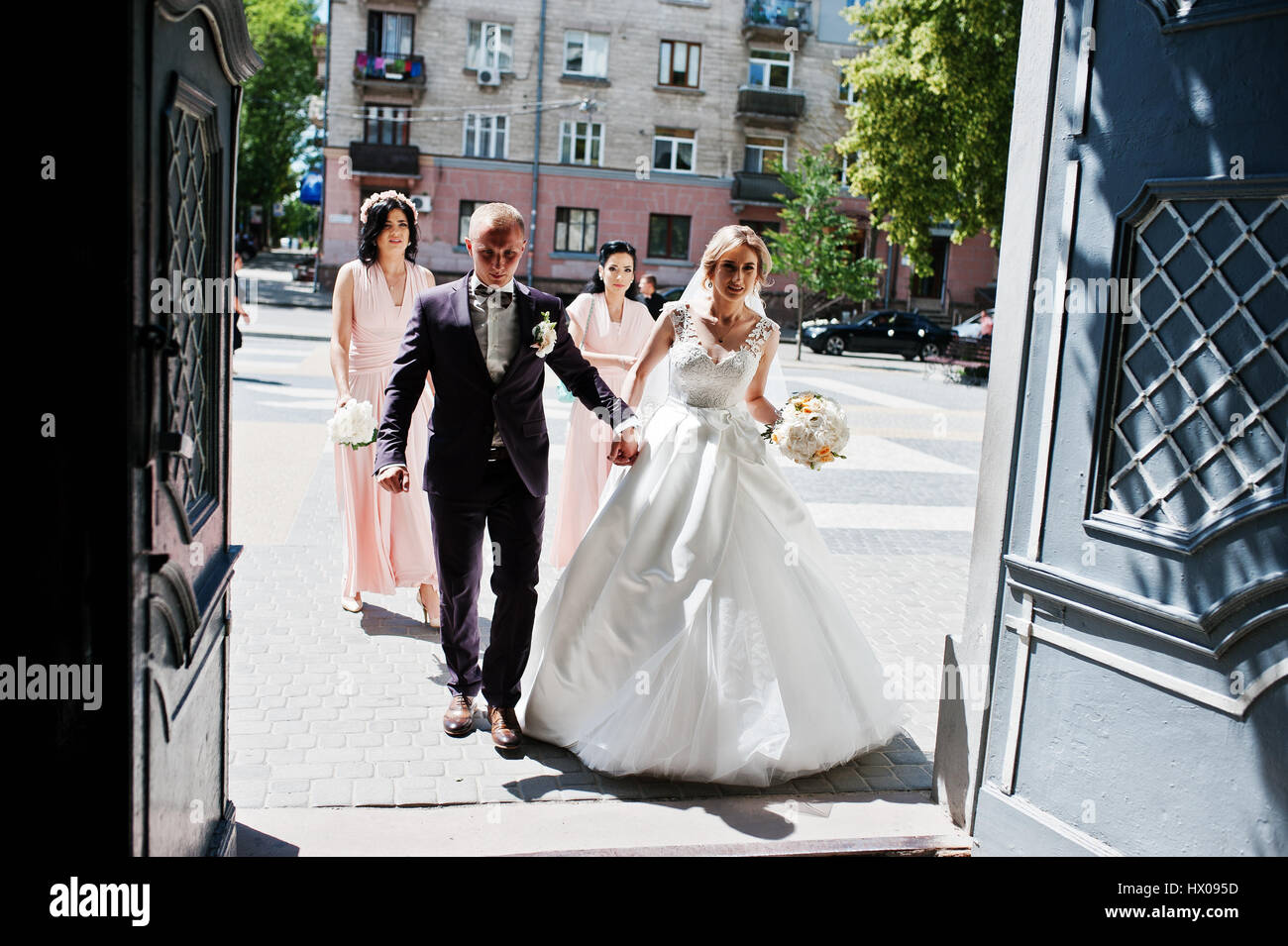 Wedding couple at entrance of church gate Stock Photo - Alamy