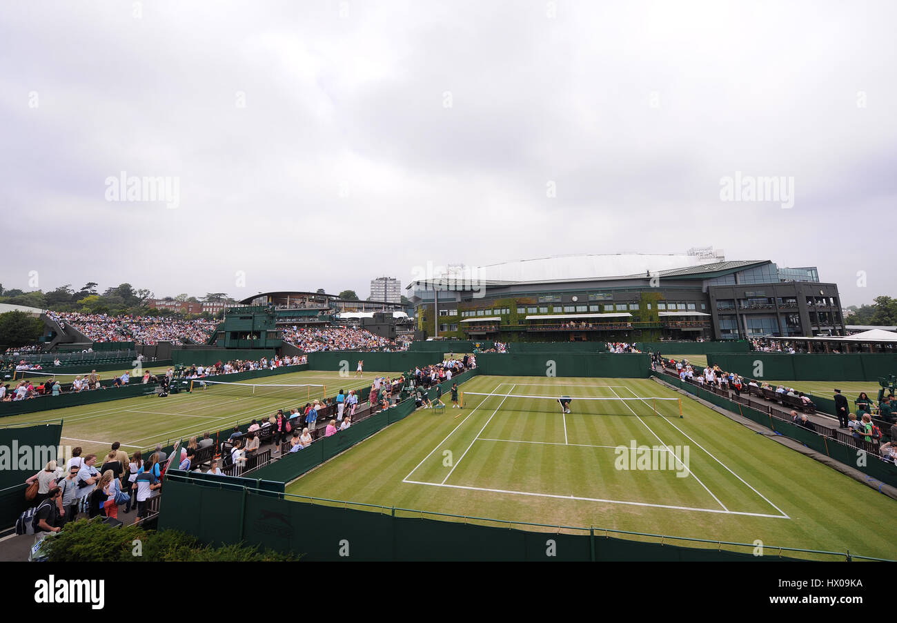 ROOF OVER CENTRE COURT WIMBLEDON CHAMPIONSHIP 2009 WIMBLEDON LONDON ...