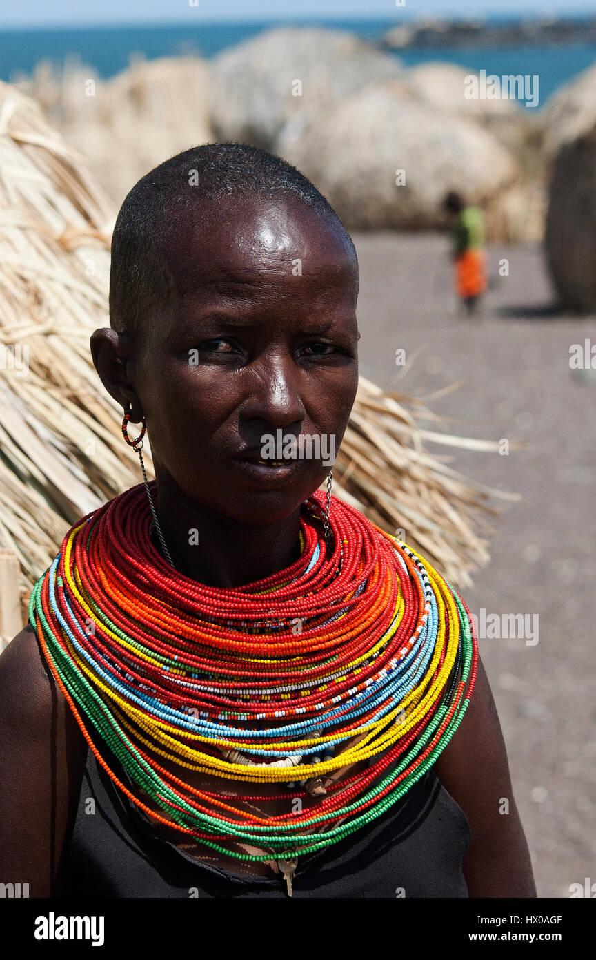 El Molo woman, this is the smallest african tribe with around 150 ...