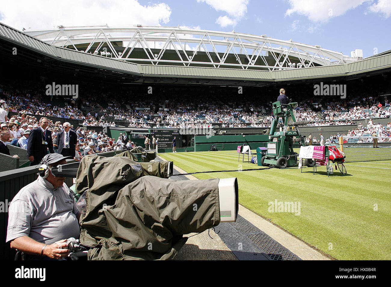 NEW ROOF ABOVE COURT CENTRE COURT WIMBLEDON WIMBLEDON LONDON ENGLAND 23 ...