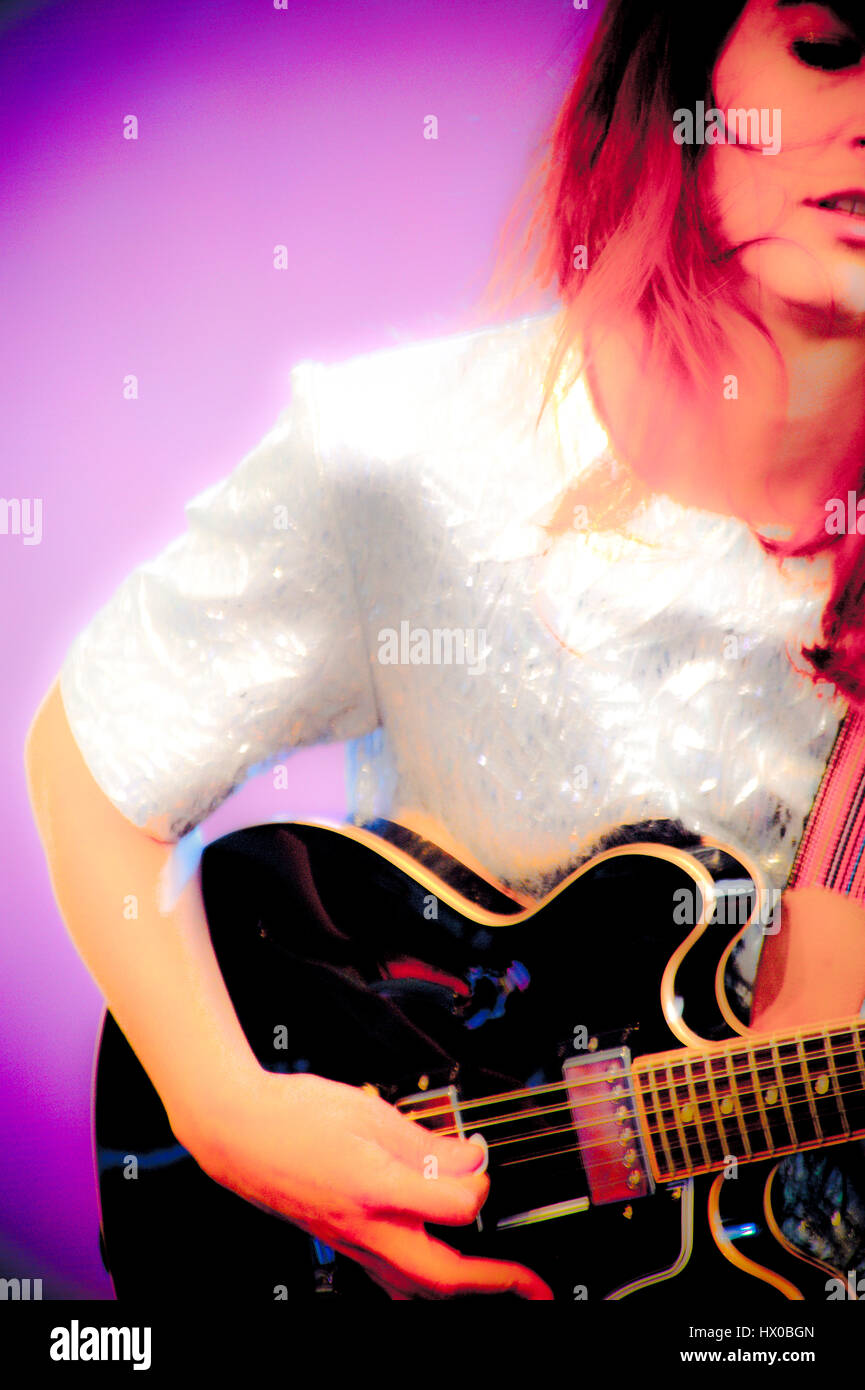 Female guitar hi-res stock photography and images - Alamy