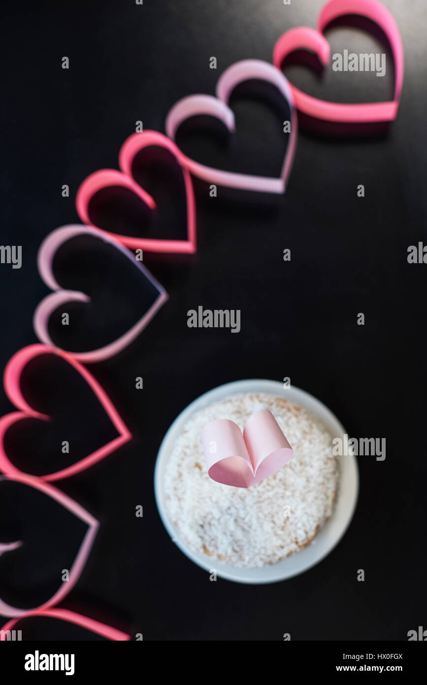 Paper hearts and sweet cake Stock Photo - Alamy