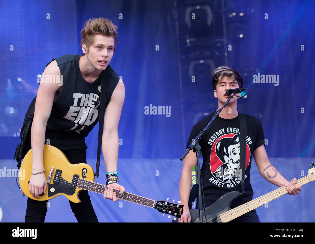 Luke Hemmings Dimples 2022