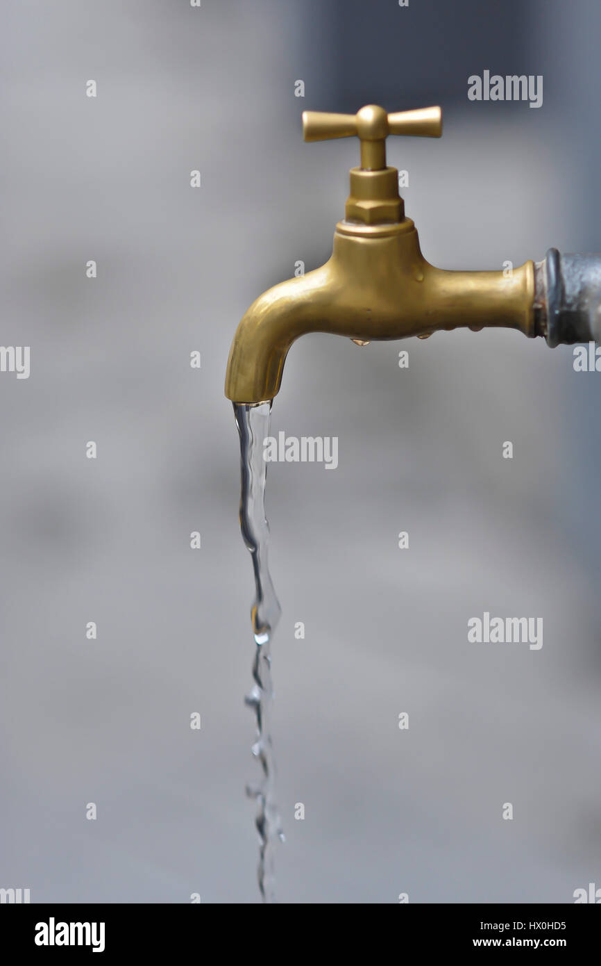 old fashioned tap running Stock Photo - Alamy