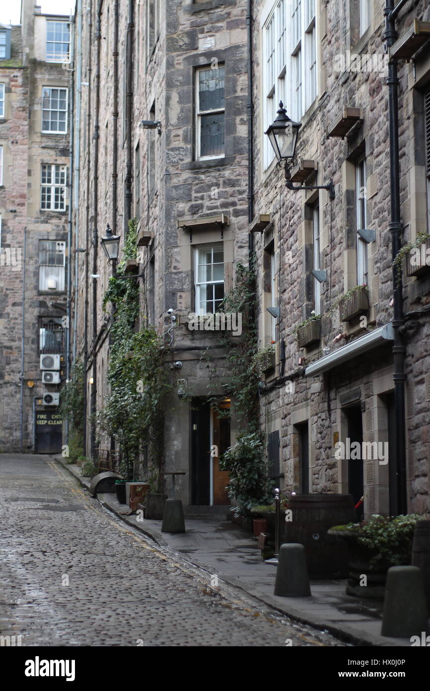A side street in Edinburgh, Scotland Stock Photo - Alamy