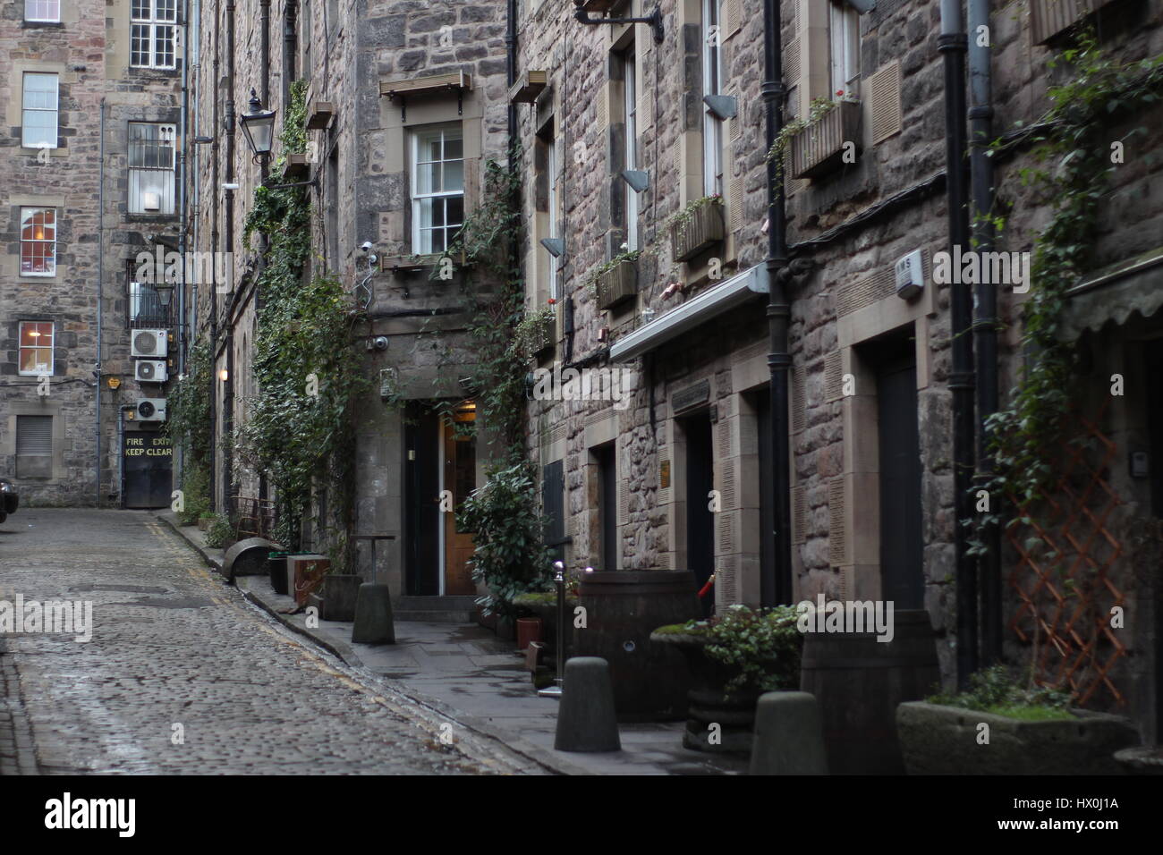 A side street in Edinburgh, Scotland Stock Photo - Alamy