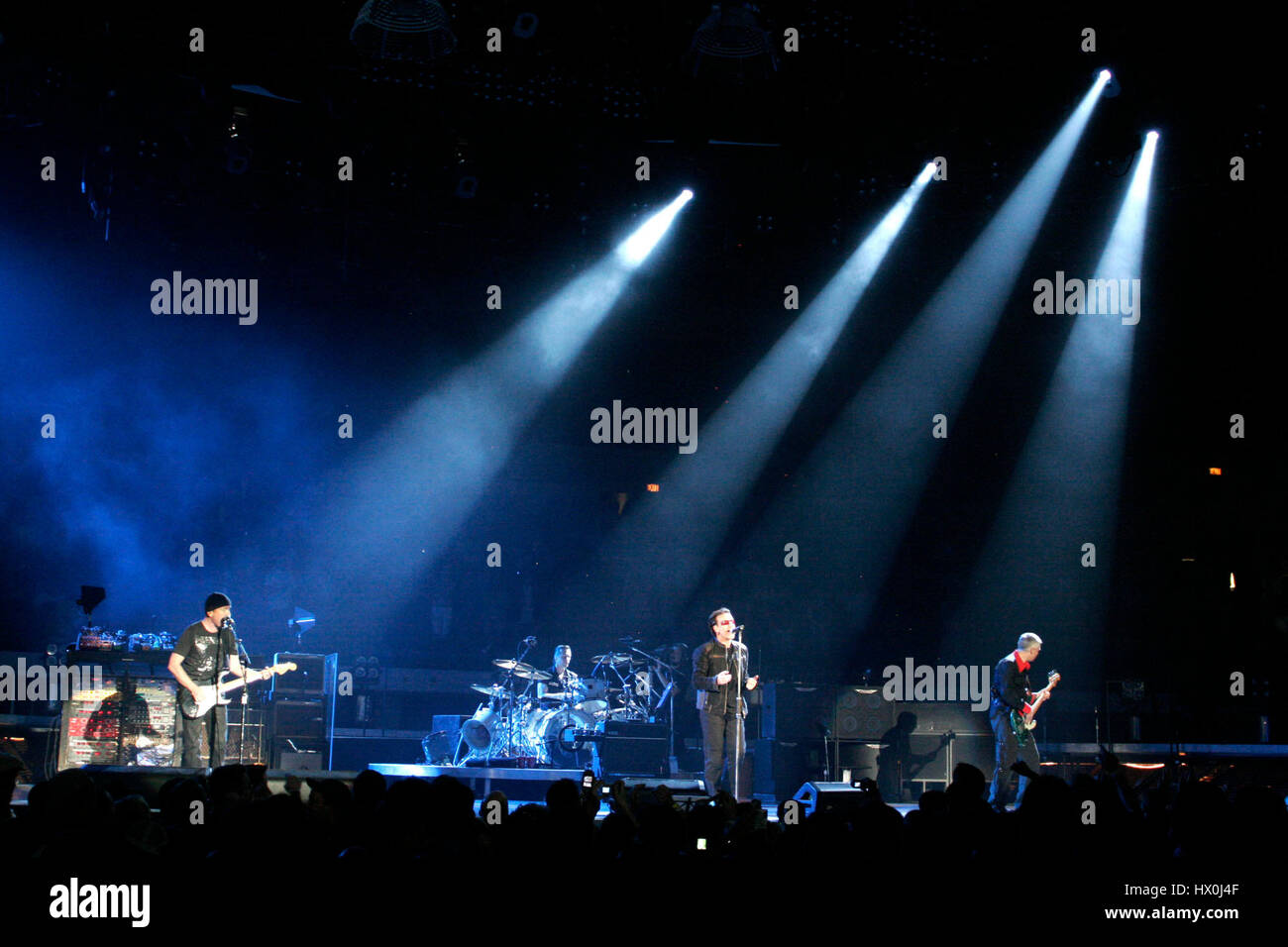 U2 tour concert hi-res stock photography and images - Alamy