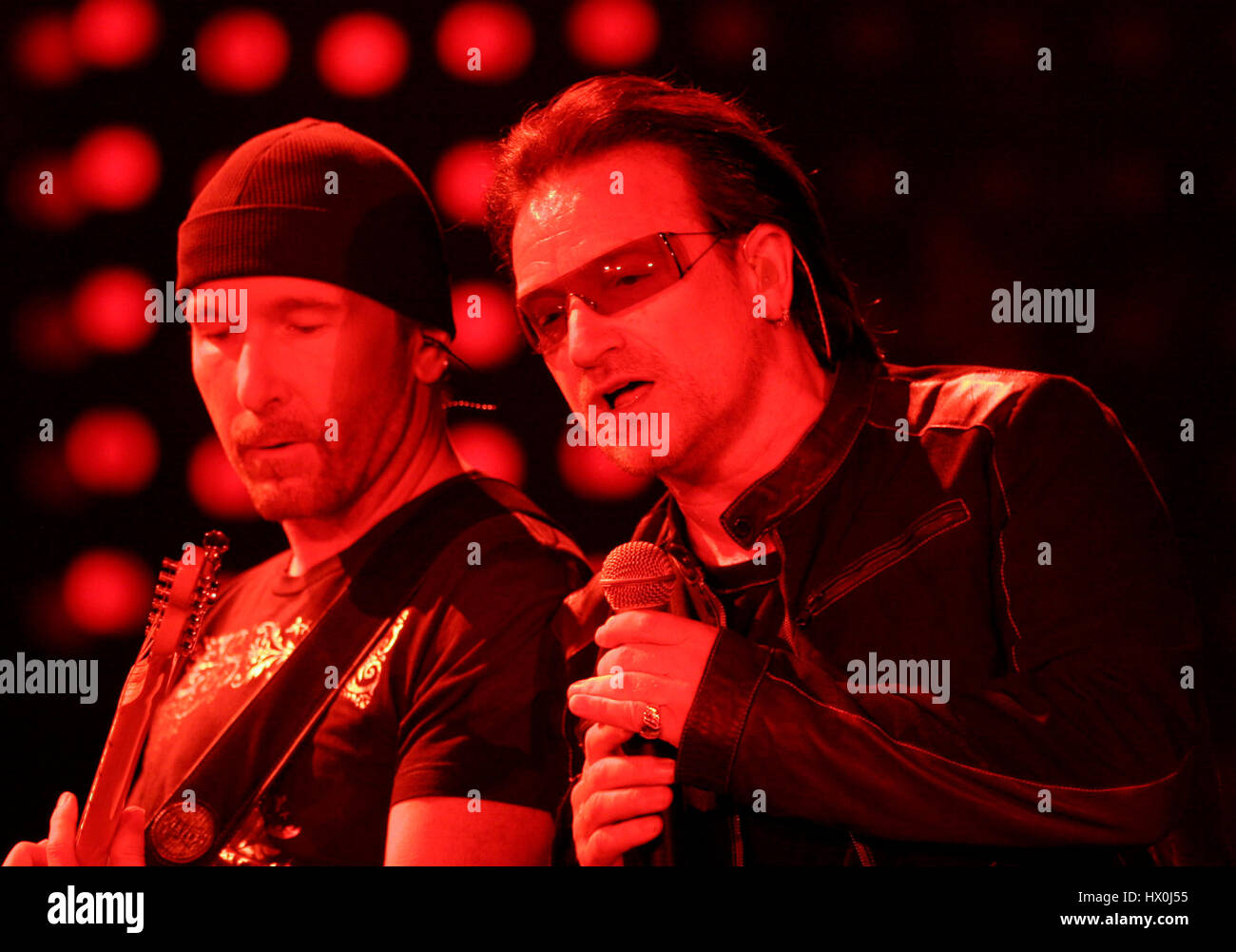 Lead singer with irish rock band u2 hi-res stock photography and images ...