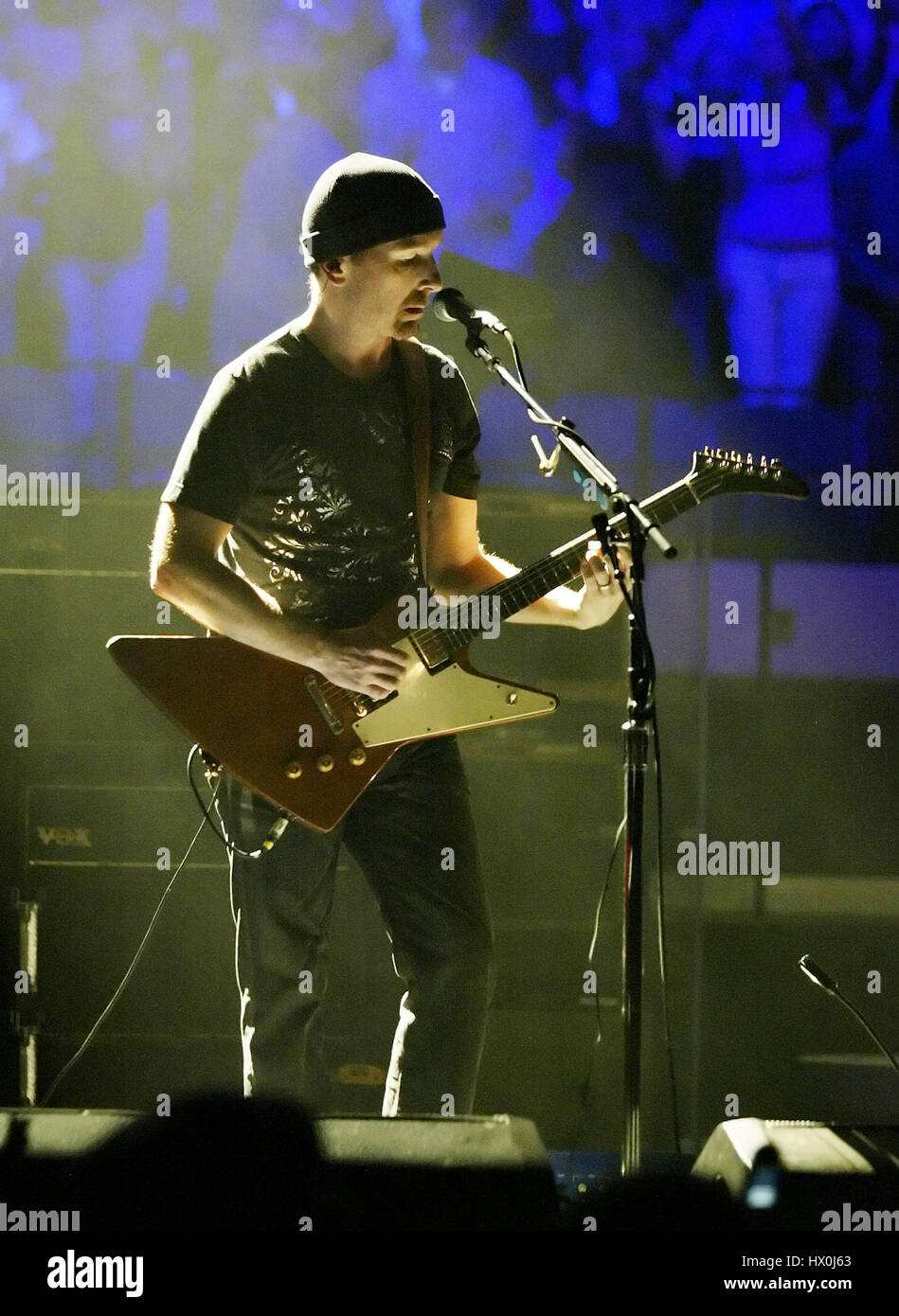 The edge u2 hi-res stock photography and images - Alamy