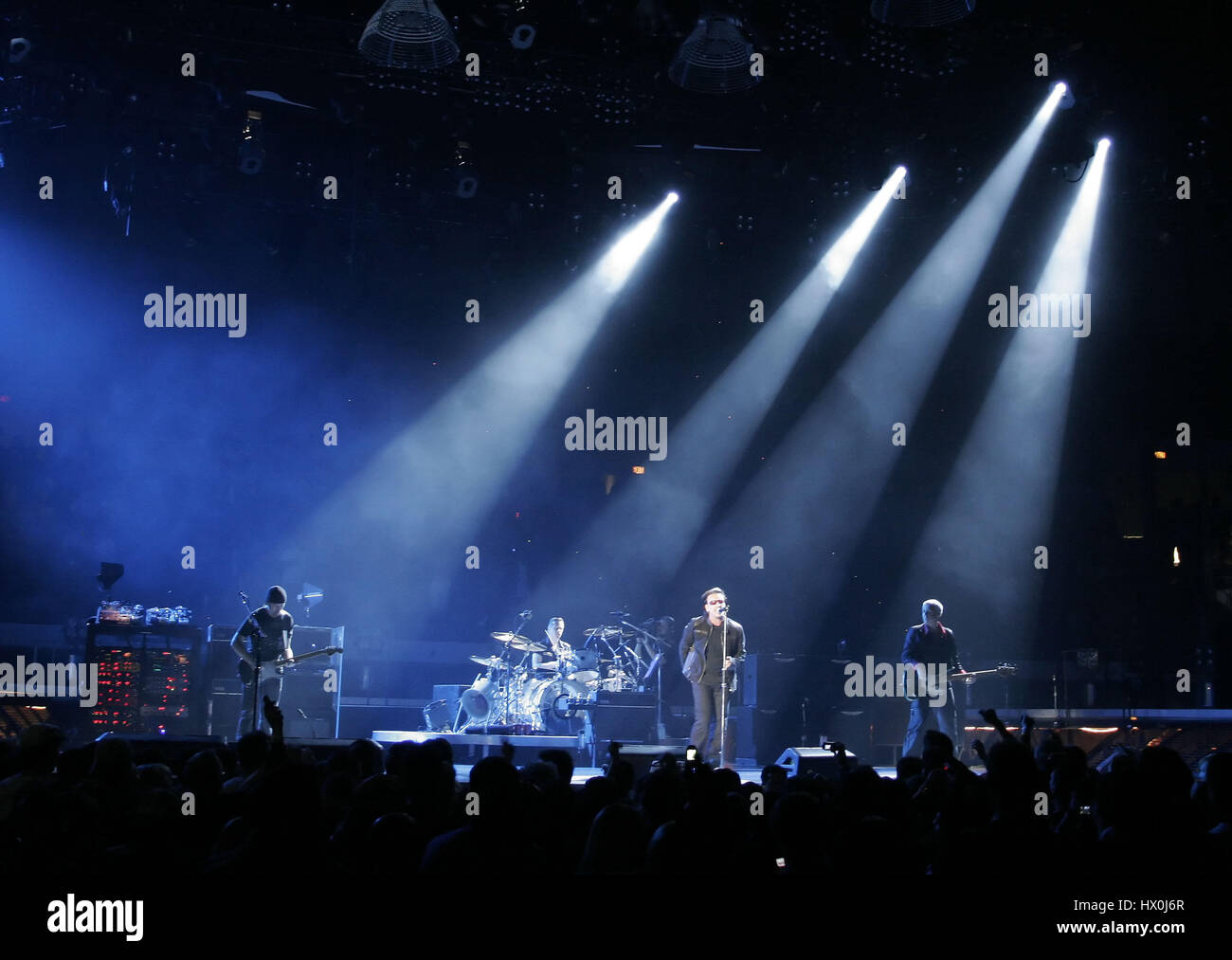 U2 in concert hi-res stock photography and images - Alamy