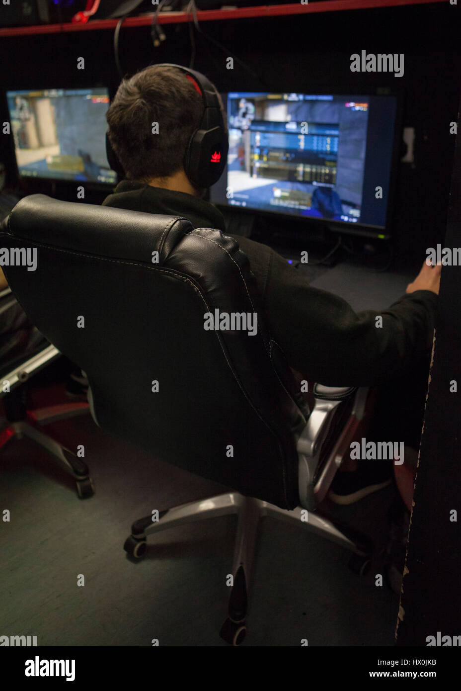 Teams play in 5V5 counter strike global offensive LAN at talk and surf ...