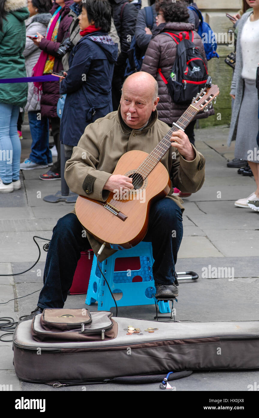 Busking for income hi-res stock photography and images - Alamy