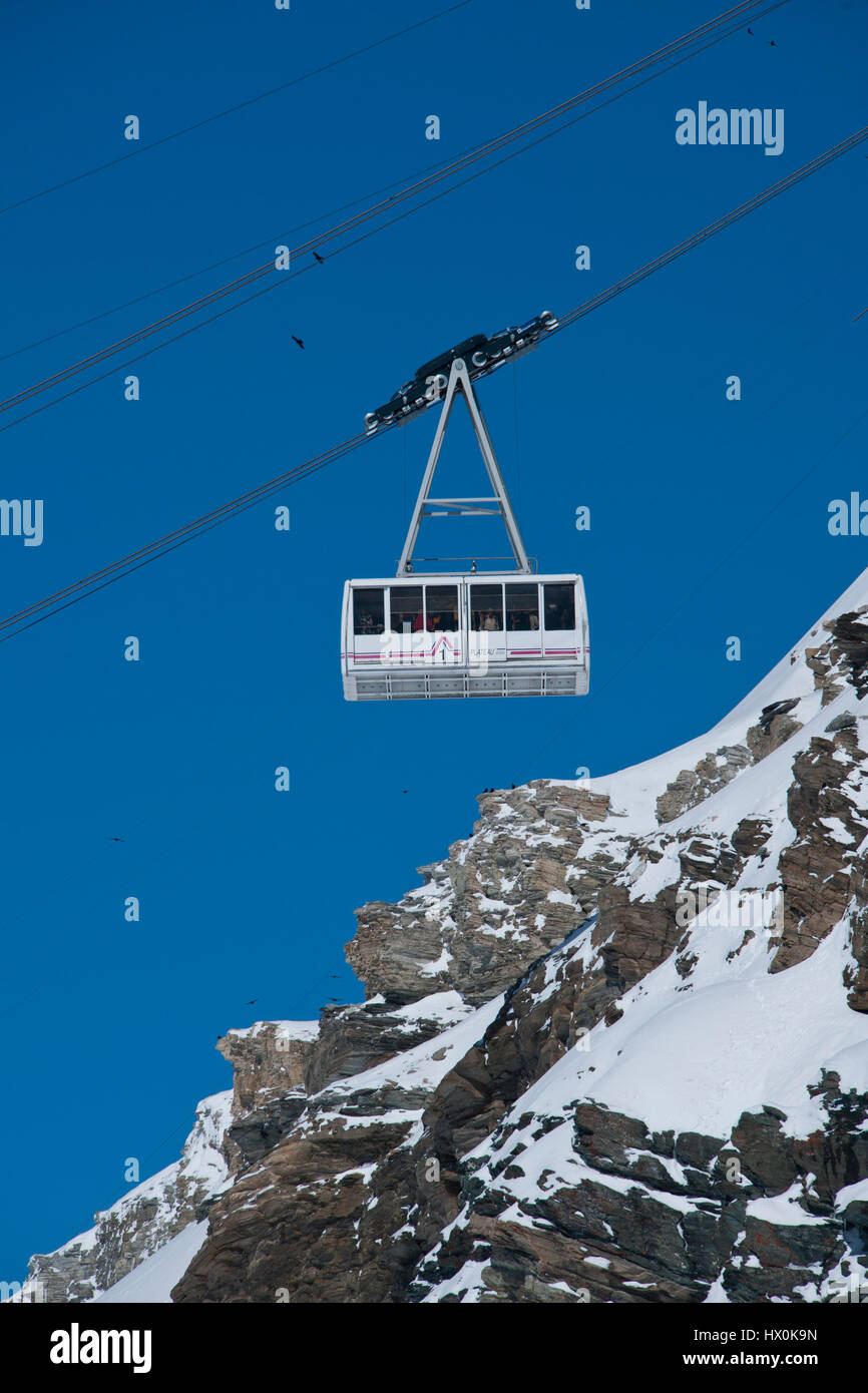 cableway arriving in Plateau Rosa in Cervinia Stock Photo - Alamy