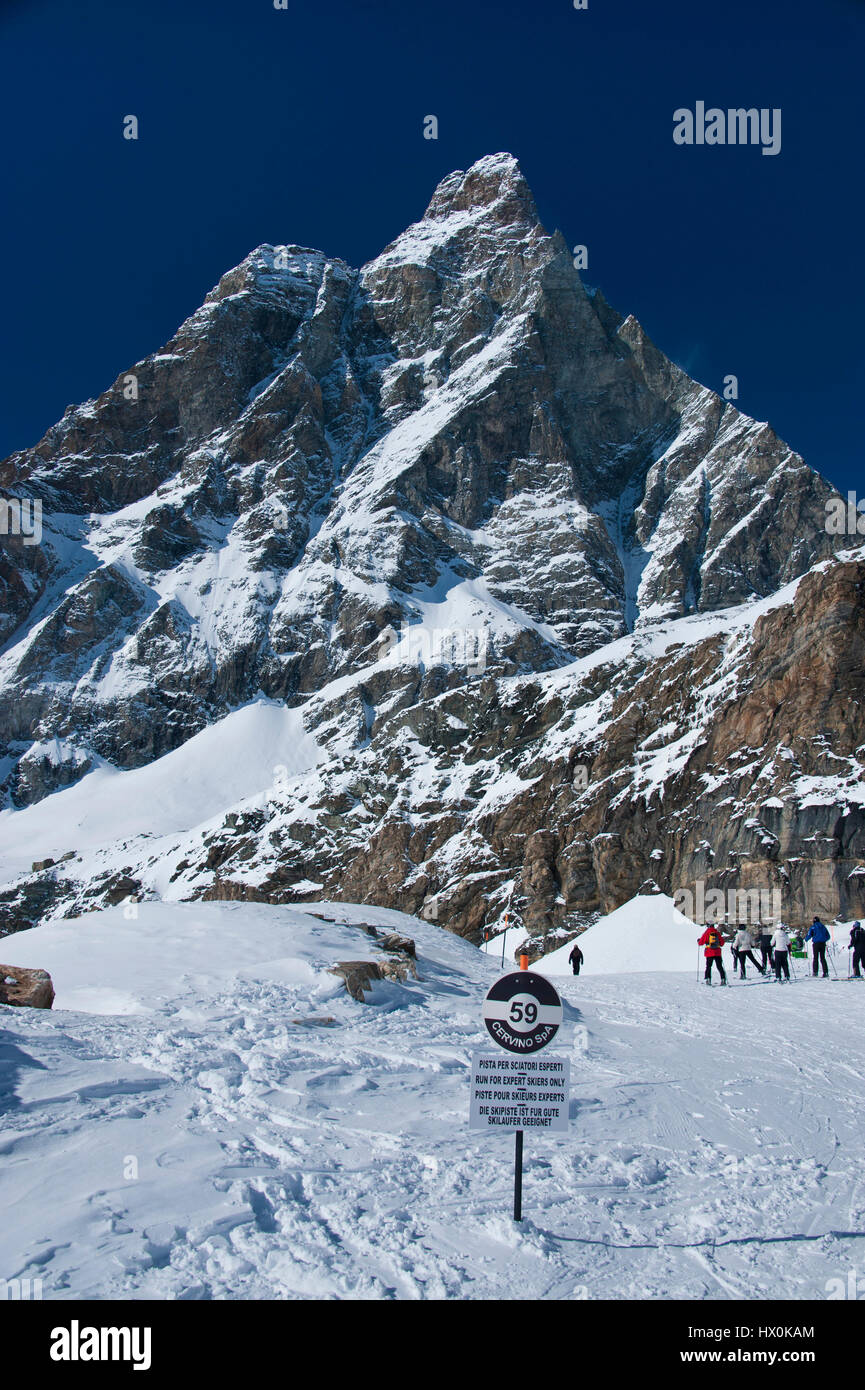 Black slope hi-res stock photography and images - Alamy