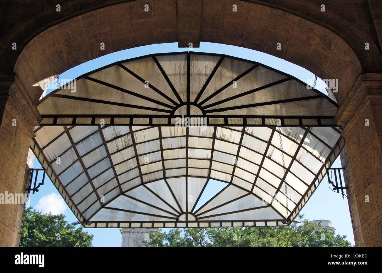 Art deco exterior canopy hi-res stock photography and images - Alamy