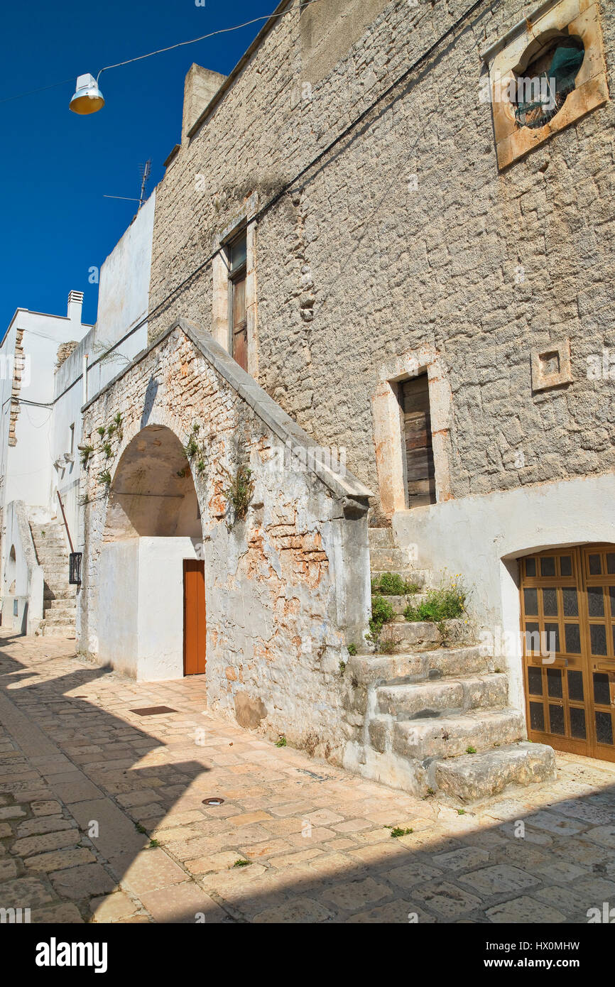 Alleyway. Sammichele di Bari. Puglia. Italy Stock Photo - Alamy