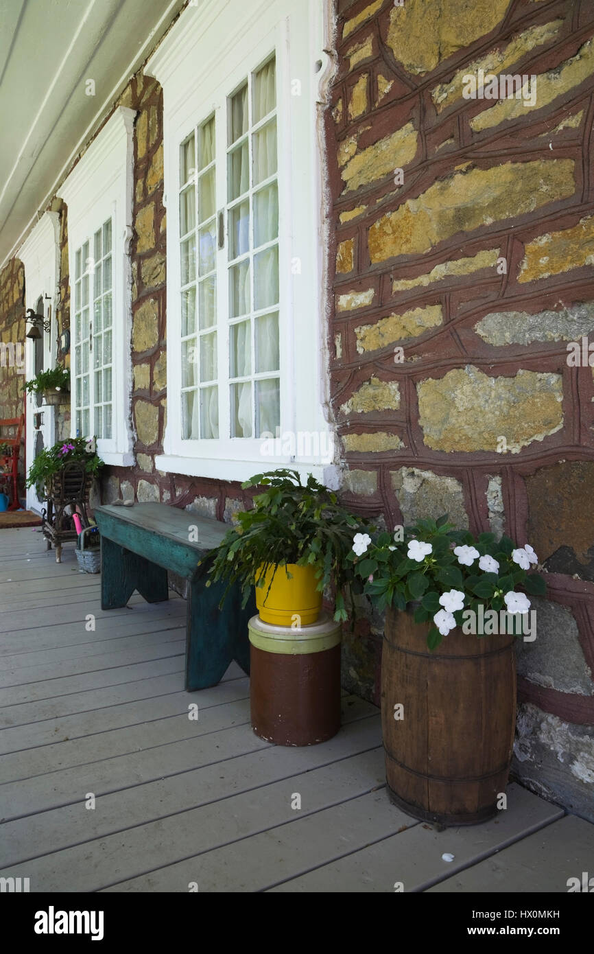 America old house veranda hi-res stock photography and images - Alamy